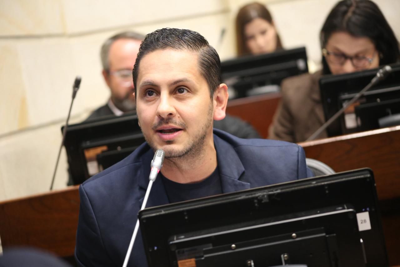 Senador Esteban Quintero vota en contra del Presupuesto 2026: “El ...